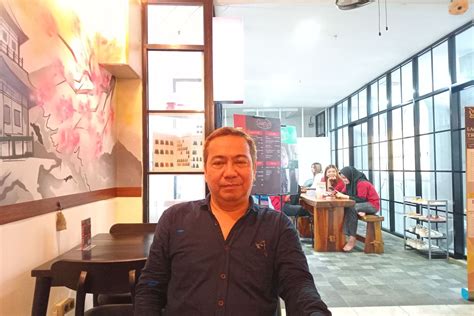 Kagetnya Awin Tamu Yang Komplain Di Restorannya Ternyata Kakak Kandung