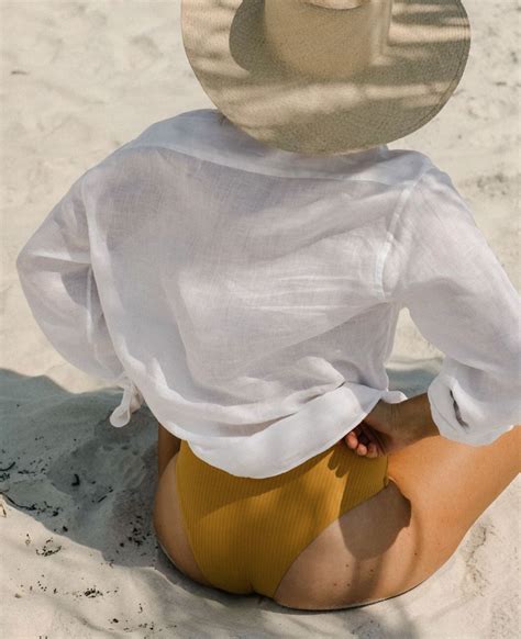 Look Here — Maja Milocanovich Brit Mean Women Summer Feeling