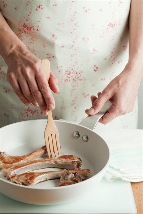 Chuletas De Cordero Con Verduras Y Vinagreta De Albahaca
