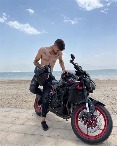 Stasik Levit | 🏍️💨🏝️ | Instagram