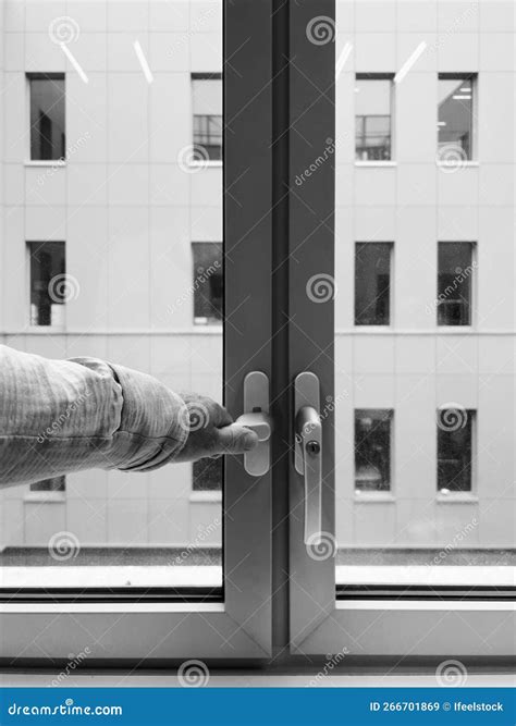 Pov Male Closing Opening Modern Pvc Aluminum Triple Window With