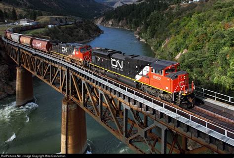 Railpicturesnet Photo Cn 8962 Canadian National Railway Emd Sd70m 2