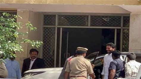 వైఎస్ వివేకా హత్య కేసు సీబీఐ విచారణకు హాజరైన వైఎస్ అవినాష్ రెడ్డి Ys