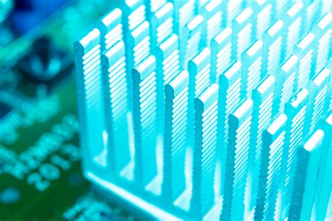 저항마이크로칩 및 전자 부품이 있는 회로 기판의 매크로 샷 컴퓨터 하드웨어 기술 통합 통신 프로세서 정보 공학 반도체 Pcb 근접 촬영 Cpu에 대한 스톡 사진 및 기타