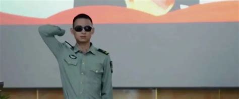 无手的军礼