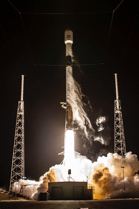 Primer Lanzamiento De La Constelación Starlink De Spacex Eureka