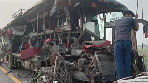 18 Killed 19 Injured As Bus Rams Into Milk Tanker On Agra Lucknow