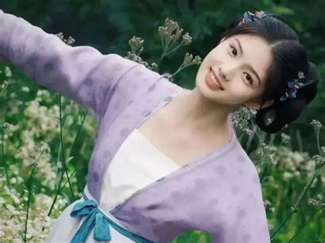 Newcomer Ai Mi Gets Attention In Wu Jinyan S New Drama