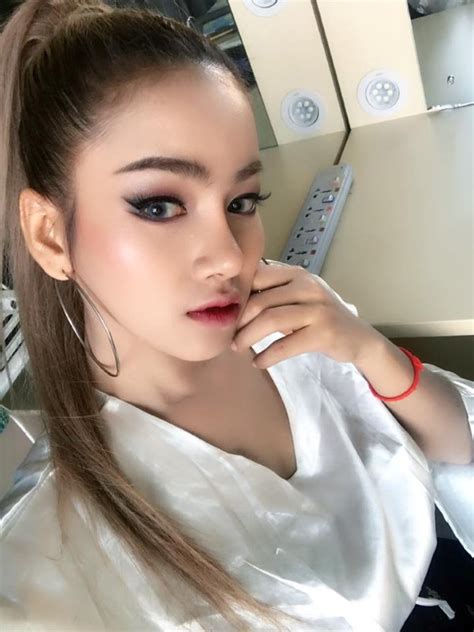 ក្រោយមានគេថាបទ «មាន់ស្រែ កំពុងល្បីខ្លាំង យកភ្លេងពីថៃ ស្រាប់តែអ្នកគាំទ្រម្នាក់ប្រតិកម្មភ្លែត