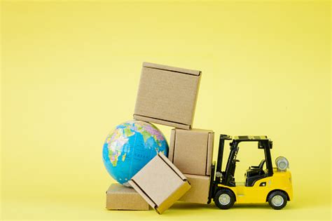 미니 지게차 트럭로드 골판지 상자 상품과 제품의 빠른 배달 물류 접근하기 어려운 장소와의 연결 배너 복사 공간 0명에 대한 스톡 사진 및 기타 이미지 Istock