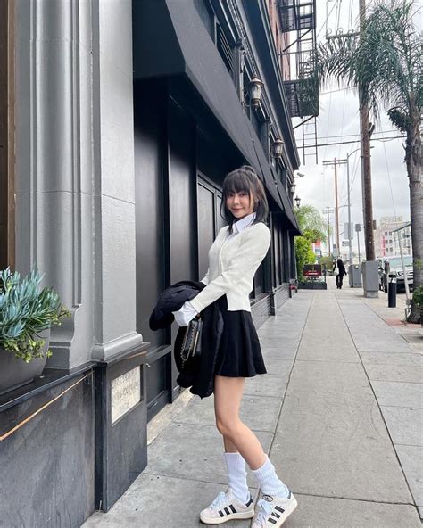 Yuri百褶短裙化身清純學生妹！上衣藏「小巧思」 桃園電子報