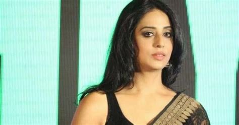 Desi Actress Pictures Mahie Gill Hot Photos In Saree ★ Desipixer