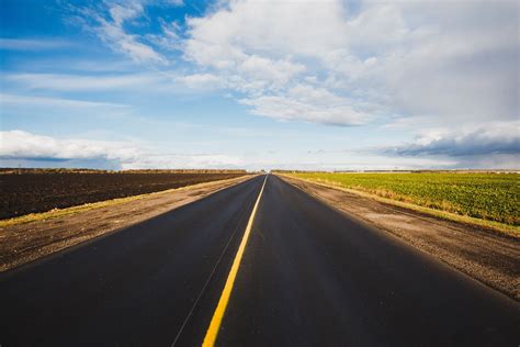 2880x1920 Horizon Autumn Landscape Sky Green Distance Highway
