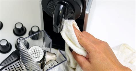Quand et comment nettoyer sa cafetière pour préserver sa santé