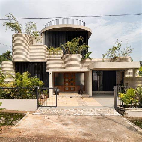 Sloping Roof Shelters House Of Noufal In India By Dor Concepts