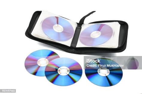 고립 된 흰색 배경에 Cd 및 Dvd의 경우 0명에 대한 스톡 사진 및 기타 이미지 0명 가방 개인 장식품 Istock