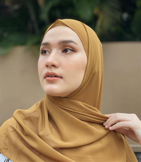 Ini Dia Warna Baju Yang Cocok Untuk Kulit Kuning Langsat Blibli Friends Hot Sex Picture