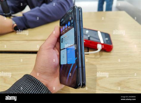 Shanghai China December 16 2021 A Customer Experiences The Newly