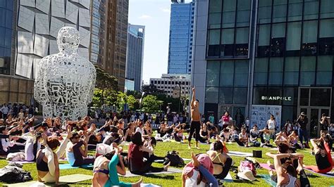 요가프로젝트 신사 광화문에서 우뚝히 서 계신 이순신 장군님 옆 쪽에 우리도 서서 어디 가지않고 Facebook