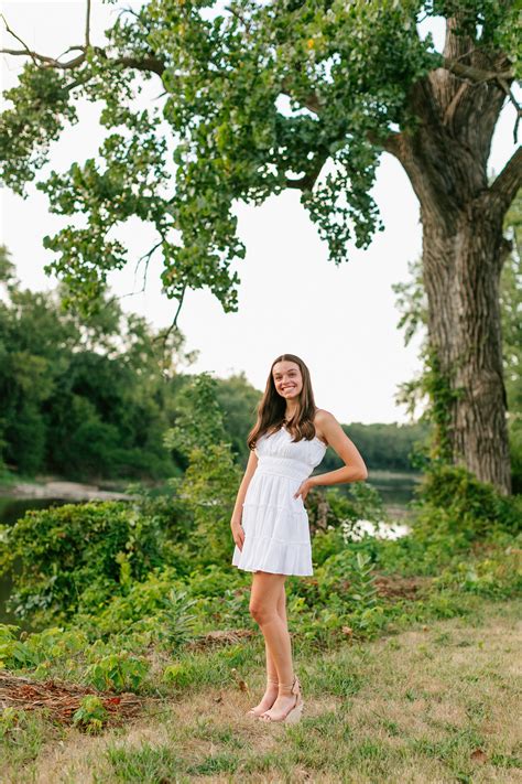 Fun Downtown Des Moines Senior Pictures Kendra — Des Moines Wedding