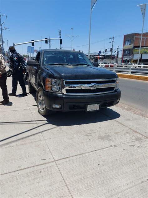 CONDUCÍA CAMIONETA CON REPORTE DE ROBO Y FUE DETENIDO POR ELEMENTOS DE