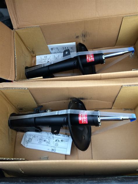 Передние амортизаторы — Toyota Solara I, 2,2 л, 2000 года | визит на ...