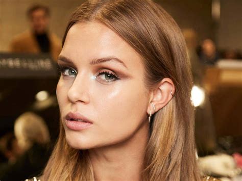 How To Do Makeup With Only Foundation And Powder Saubhaya Makeup