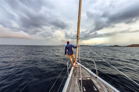 Ways To Use A Sailboat Boom Vang In Sailing