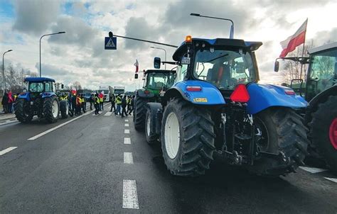 Protestujący rolnicy ostrzegają Po zbożu z Ukrainy przyjdzie czas na masowy import drobiu i mleka