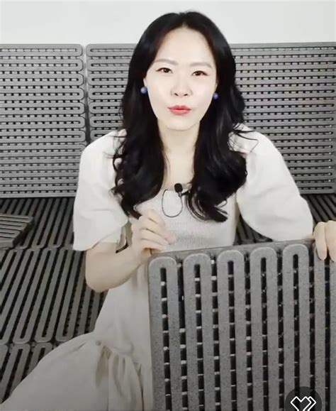 모바일쇼호스트김난희 🛁🛁🛁 얼핏 보면 공포영화 포스터 😱 커터칼의미심장한 눈빛 여고괴담 느낌의