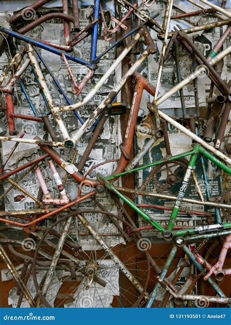 Straßenkunst Fahrradschrott Verrostete Teile Alte Fahrräder