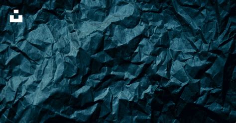 진한 파란색 구겨진 종이 배경 사진 Unsplash의 무료 텍스처 이미지
