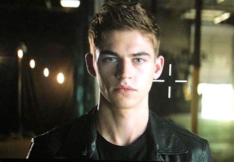 ‘키 188cm꽃미남으로 자란 해리포터 ‘볼드모트 아역의 정변 근황