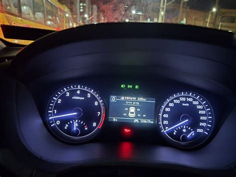 17년식 G80 입니다 어제 퇴근하면서 엔진경고등 들어와서 일반 카센타 가서 물어보니 고질병이라고 합니다 엔진에 압력스위치 센서가 나갔다 제네시스 공식 동호회