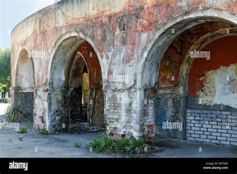 Old Building With Arches Summer Day Stock Photo Alamy