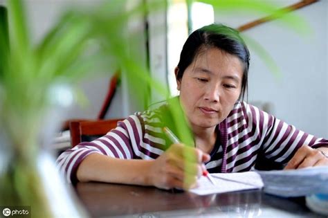女研究生裸辭教師工作：錢少不配談理想、談情懷 每日頭條