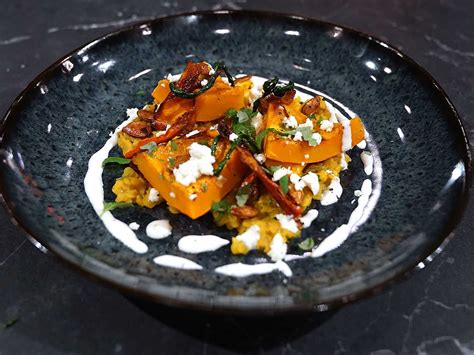 Daal med rostad pumpa pumpapuré och fetaostkräm Köket se