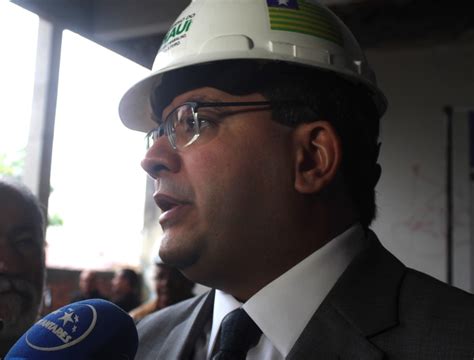 Rafael Fonteles assina ordem de serviço para reforma do Instituto Félix