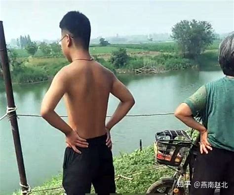 保定一男子大水坑内野泳出事，被捞起时已经没救了 知乎