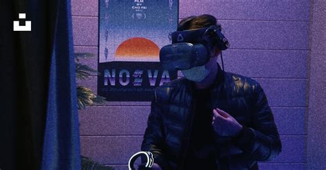 Foto Hombre Con Chaqueta De Cuero Negro Sosteniendo Una Cámara Dslr