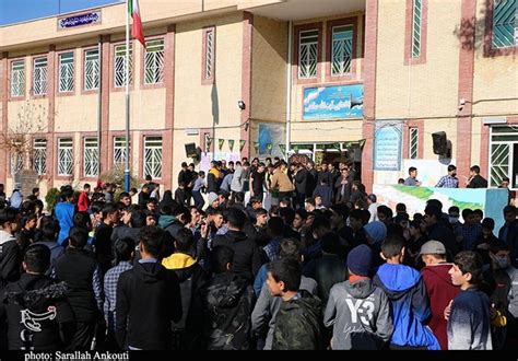 صف دانش آموزان کرمانی برای زیارت شهید گمنام فیلم و تصاویر تسنیم