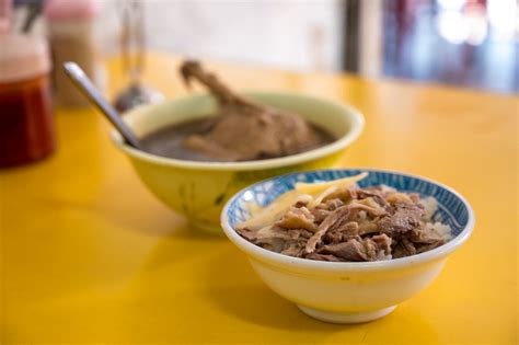 【高雄】前金美食。七賢鴨肉飯 清爽好吃80年老字號，當歸鴨湯整隻鴨腿超豪邁