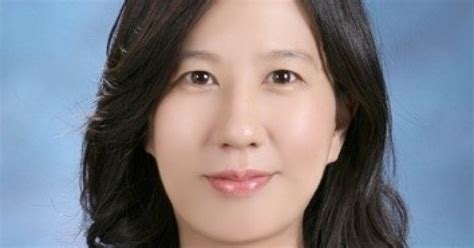 신한금융 이사회 의장에 여성윤재원 홍익대 교수 선임