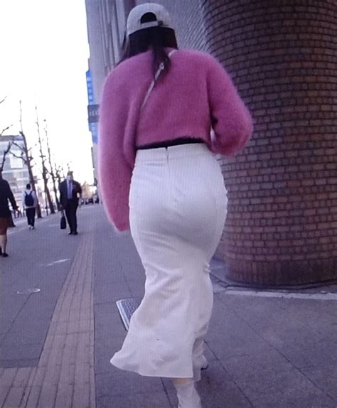 超美爆桃尻がエロ過ぎる美人お姉さんがタイトスカートモッコリ膨らませて歩く姿がイヤらしい めっちゃリアル