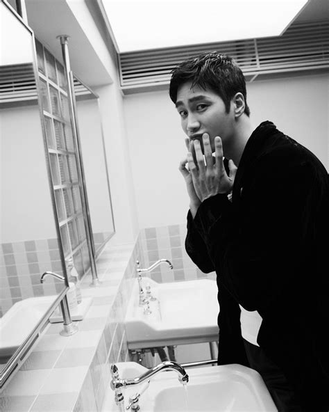 안보현 흑백 뚫고 나오는 훈훈 비주얼 [인스타]