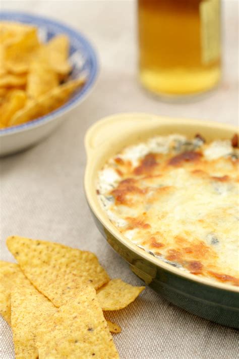 Cheesy Spinach And Artichoke Dip