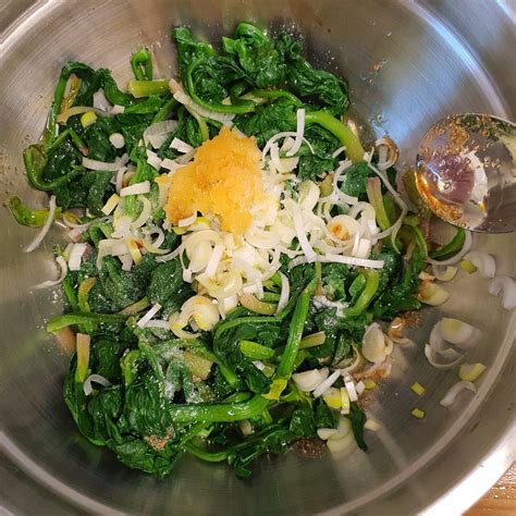 제철이라 달달한 시금치무침