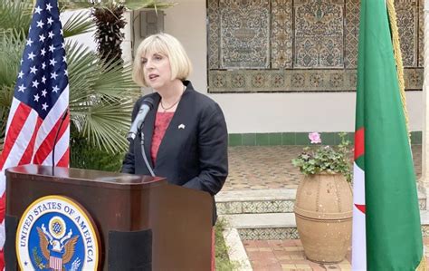 L ambassadrice des États Unis en Algérie Elizabeth Moore Aubin Nous