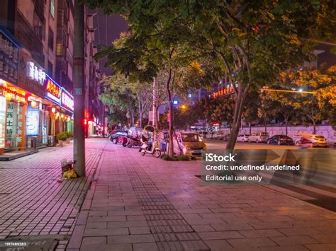 휴일에는 장자제시의 도심 건축 현장장자제시 중국 여행 가로등에 대한 스톡 사진 및 기타 이미지 가로등 거리 건물 외관