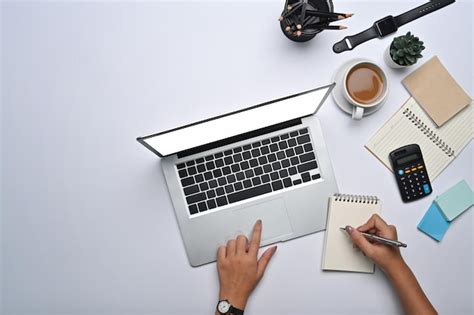 Premium Photo Above View Businesswoman Using Laptop Computer And Making Notes On Notebook